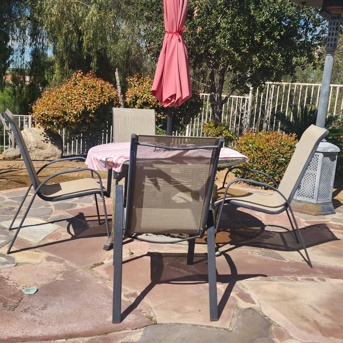 OUTDOOR PATIO SET | EstateSales.org