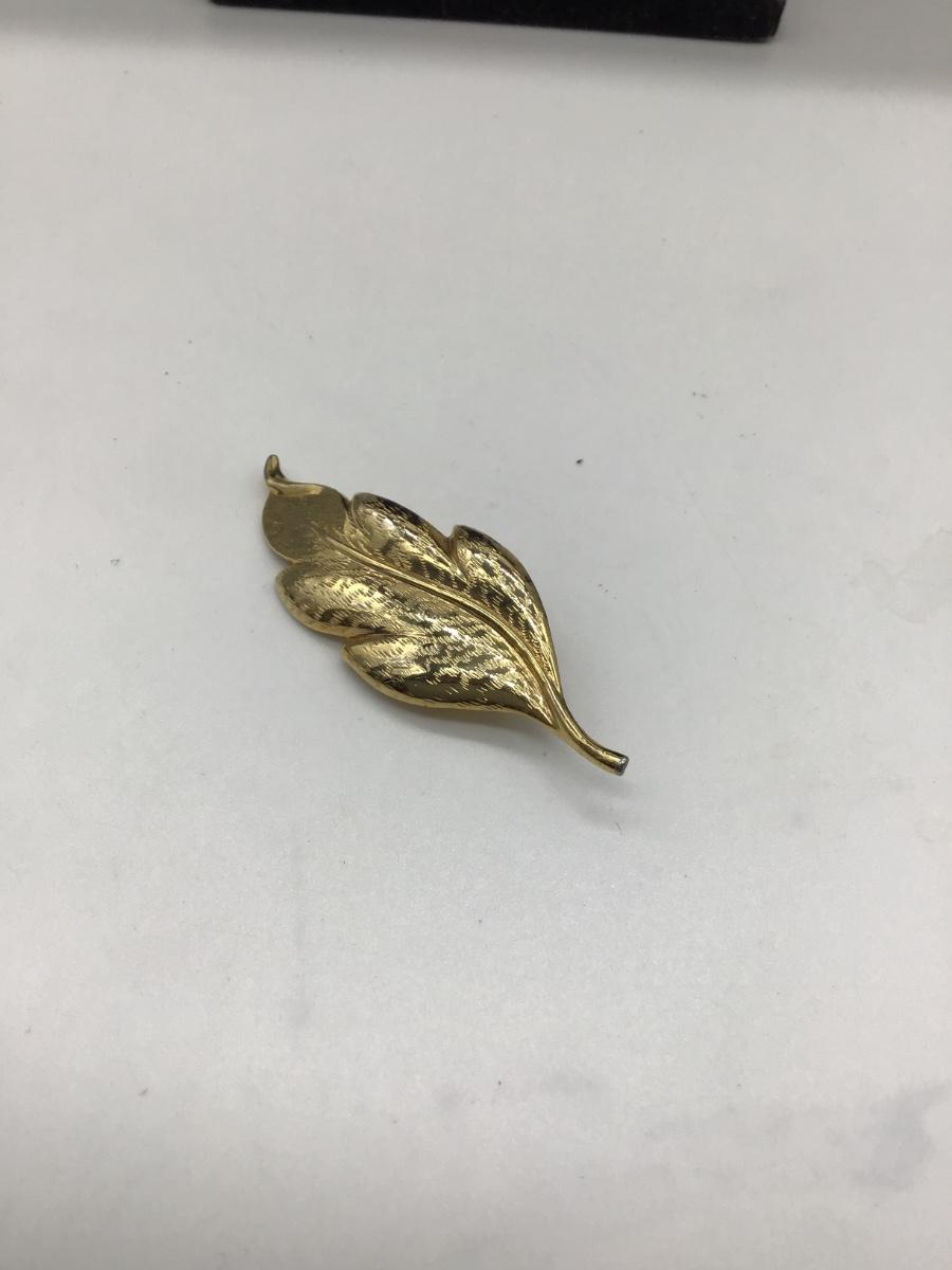 Leaf pin | EstateSales.org