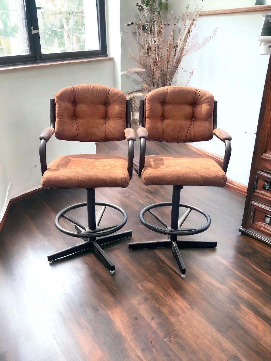 Pair of revolving metal bar stools | EstateSales.org