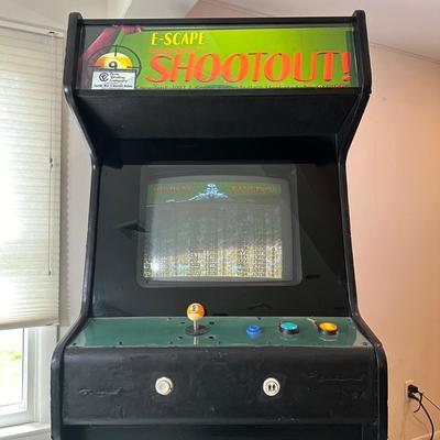 LOT 1L: Full Sized Billiards Arcade Game Machine - E-Scape Shootout ...