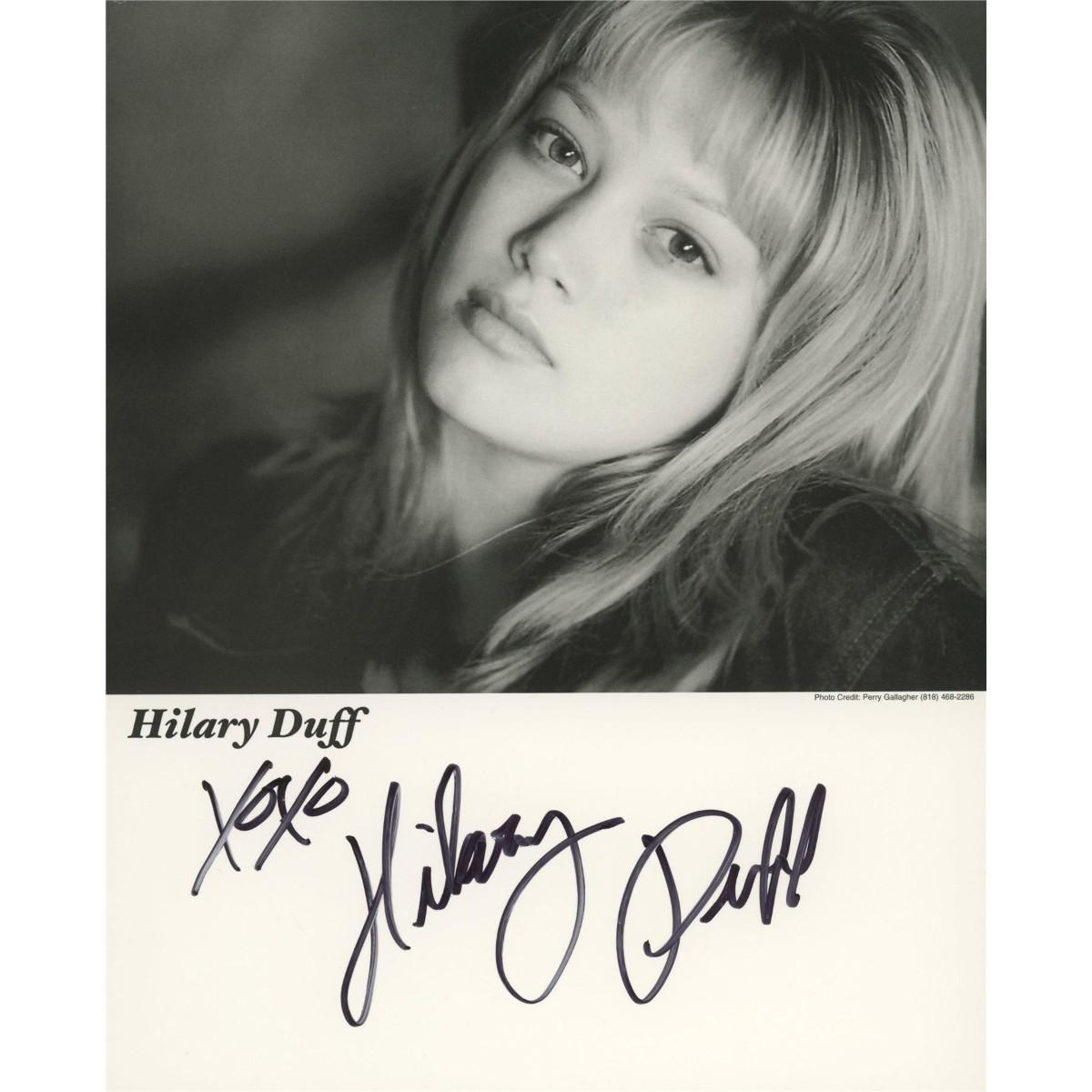 Hilary Duff signed photo | EstateSales.org