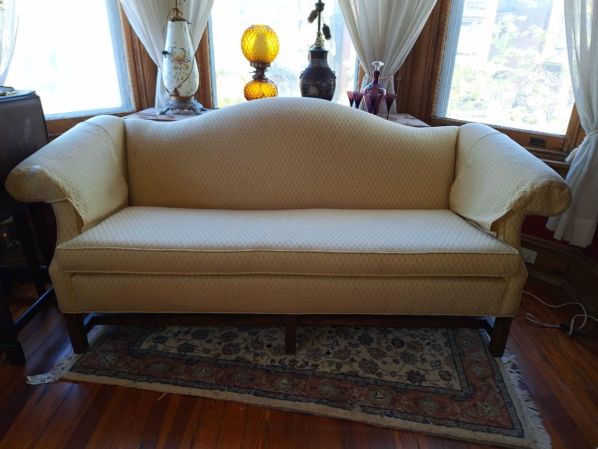 diamond pattern couch | EstateSales.org