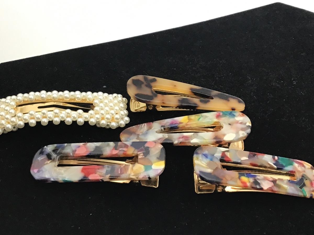 Set of vintage hair clips | EstateSales.org