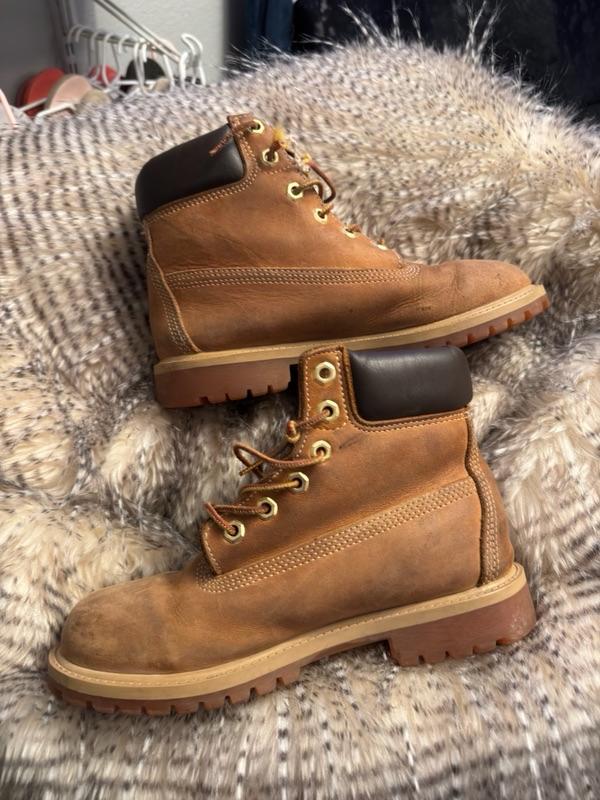 Timberlands brown leather size 6 | EstateSales.org