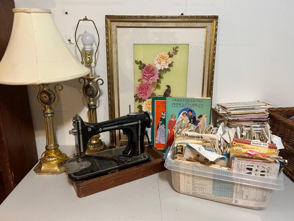 Sewing Machine Lot | EstateSales.org