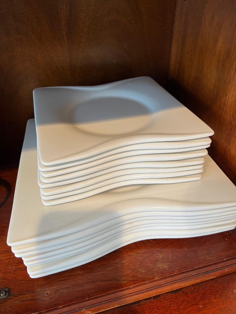 Square Plates | EstateSales.org