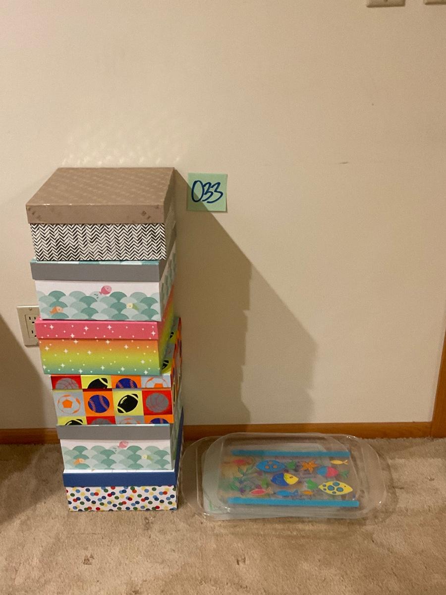 O33-Decorative boxes and 2 trays | EstateSales.org