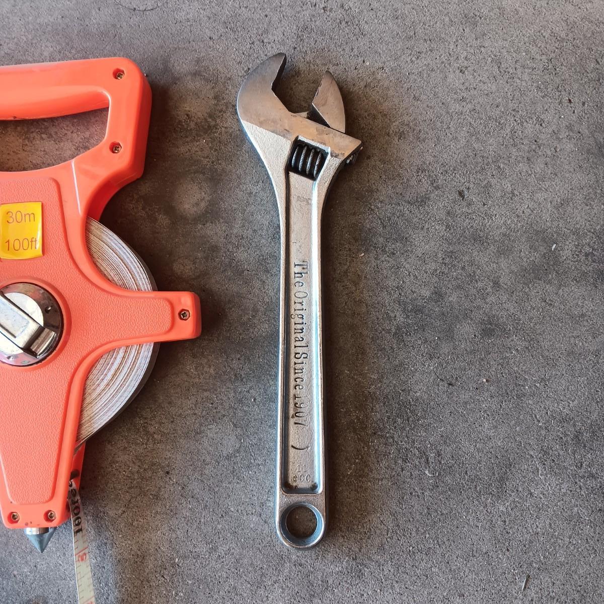 100 Ft MEASURING TAPE 10 CRECENT WRENCH C CLAMP AND PIPE WRENCH