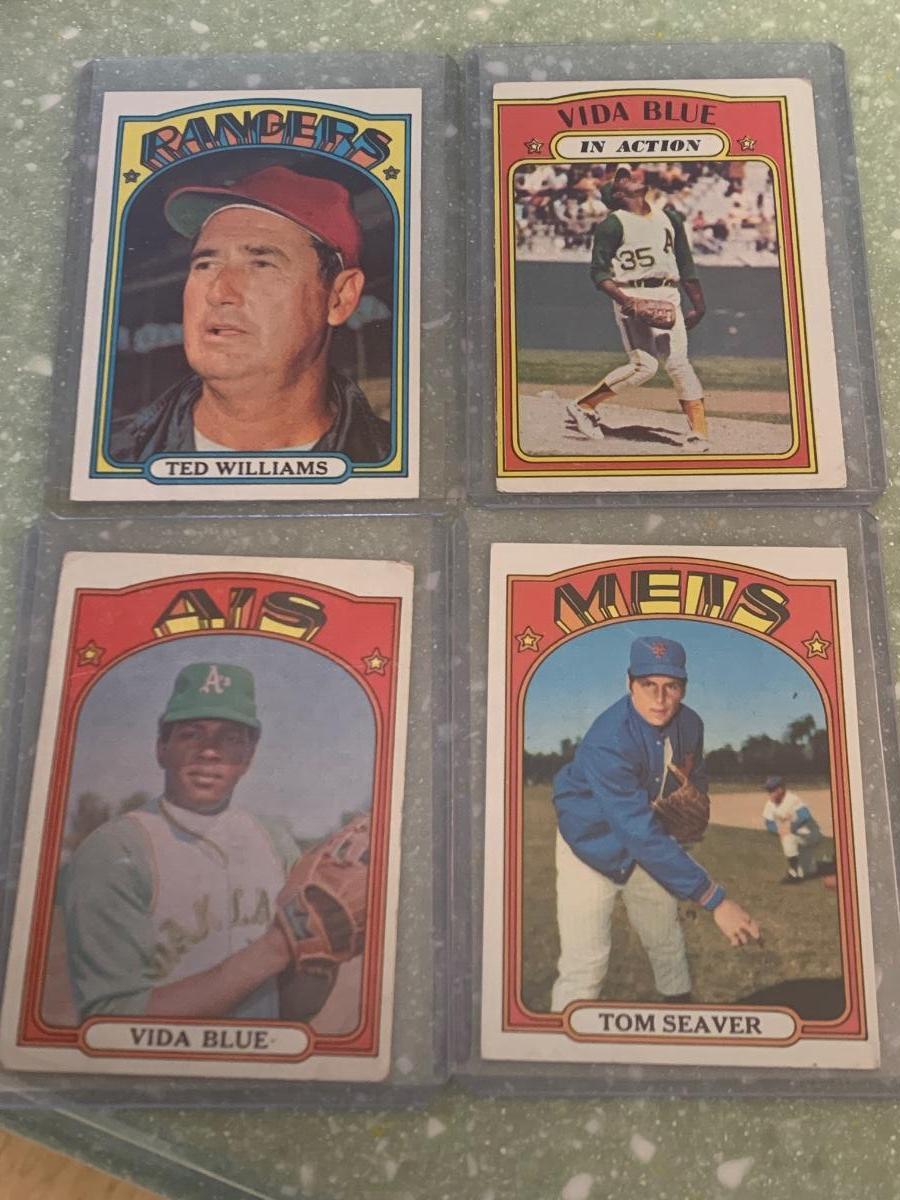 1972 Topps Baseball Cards - 400 Cards In Binder 