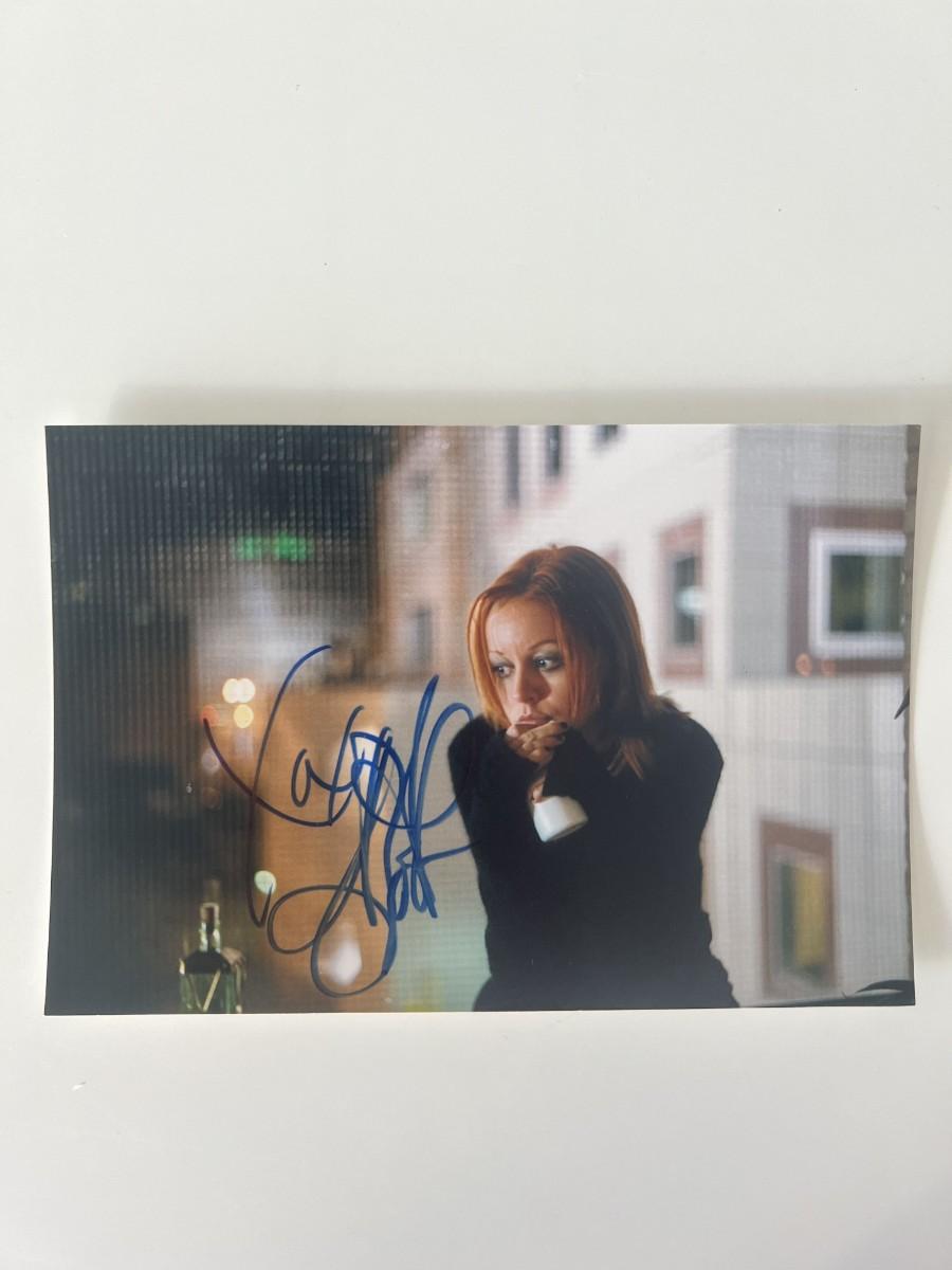 Lindy Booth signed photo | EstateSales.org