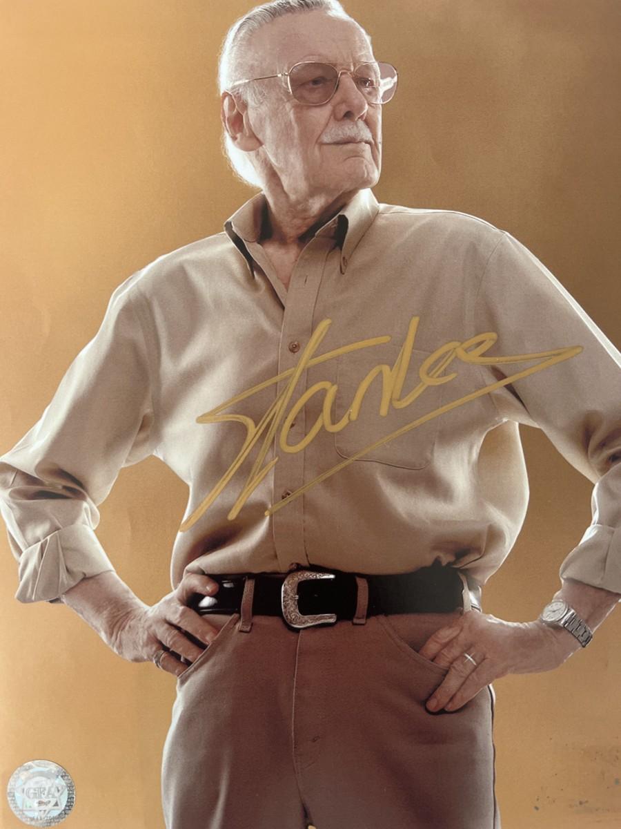 Stan Lee signed photo | EstateSales.org