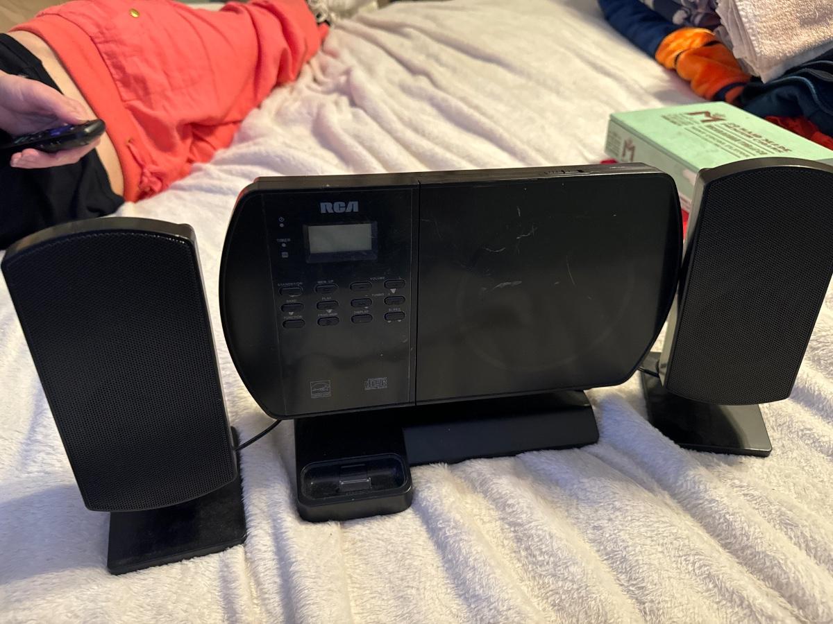 RCA RS27116i Digital Music Studios Audio System with Dock for iPod/ CD ...