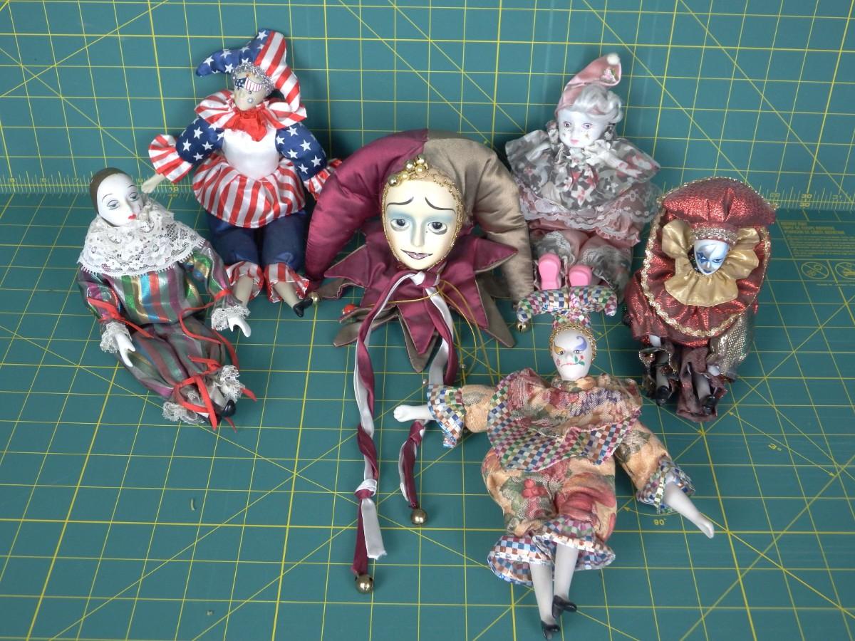 Small Collectible Clown Set | EstateSales.org