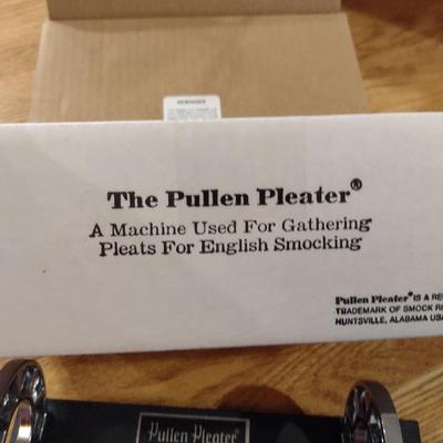 The Pullen Pleater- Pleat Gatherer for English Smocking with Box ...