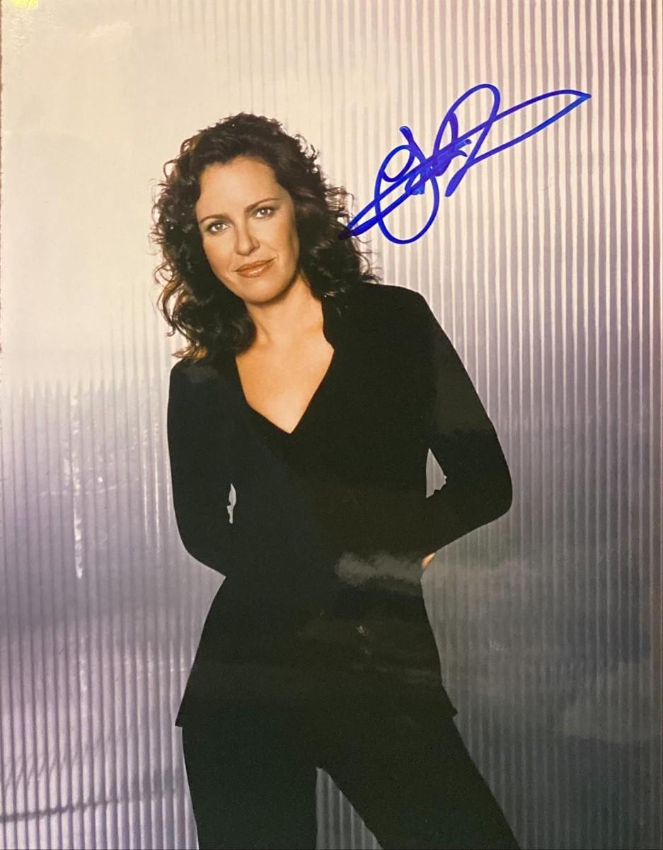 Lisa Darr Signed Photo | EstateSales.org
