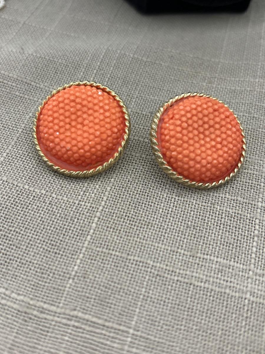 Stunning Buttons " Trianon " Red And Golden tone | EstateSales.org