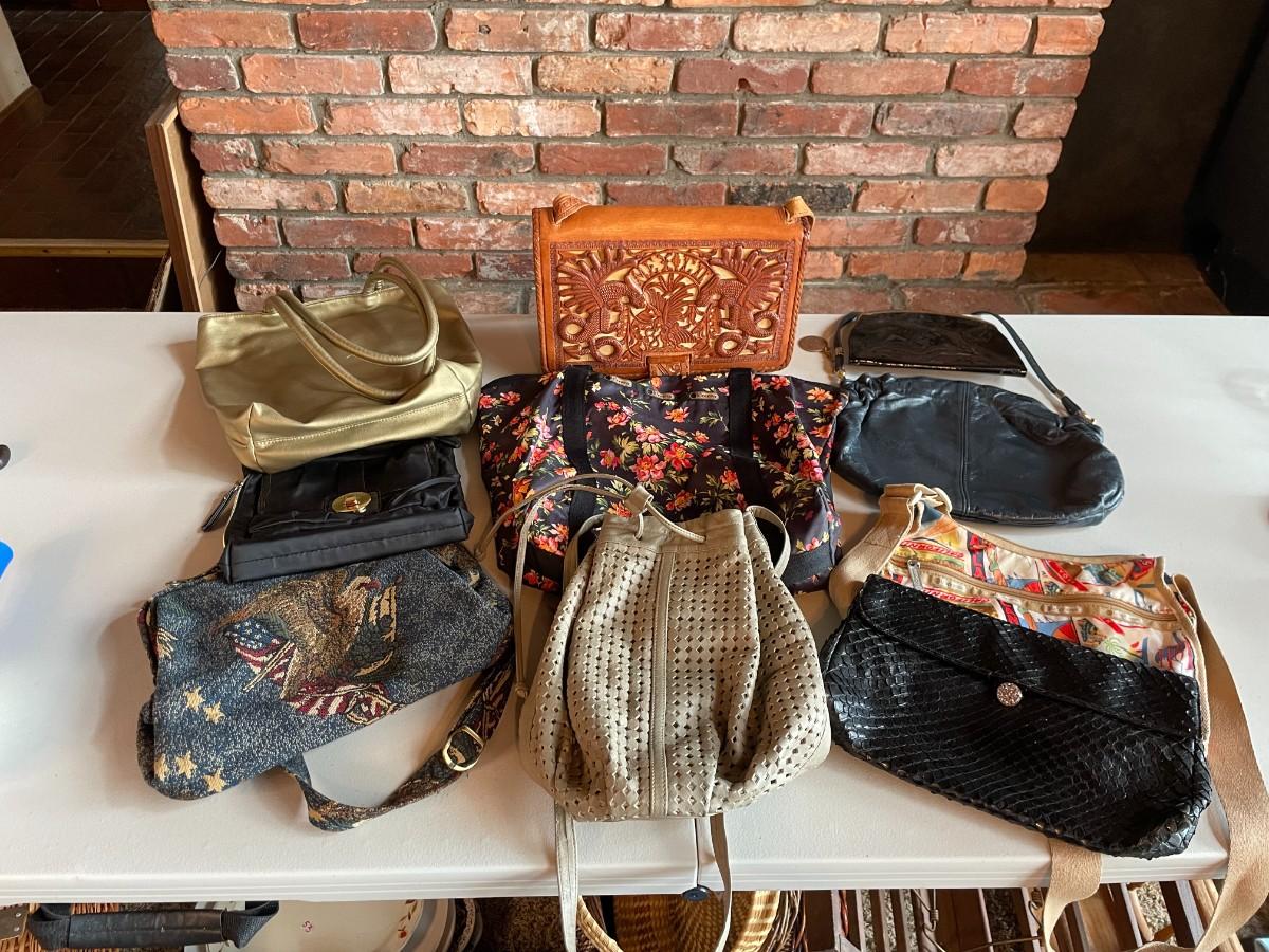 Lot of Women's Purses | EstateSales.org