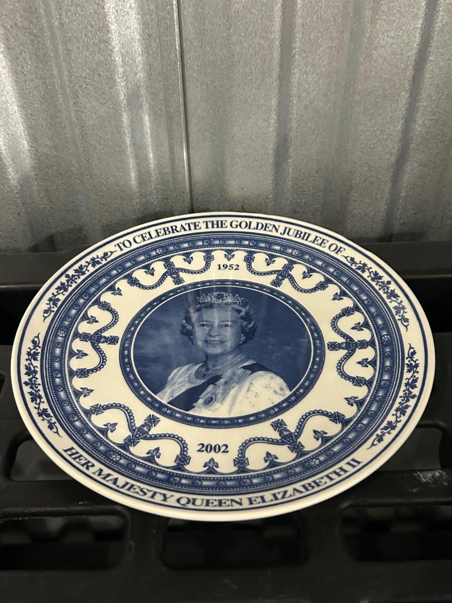 Queen Elizabeth Plate | EstateSales.org