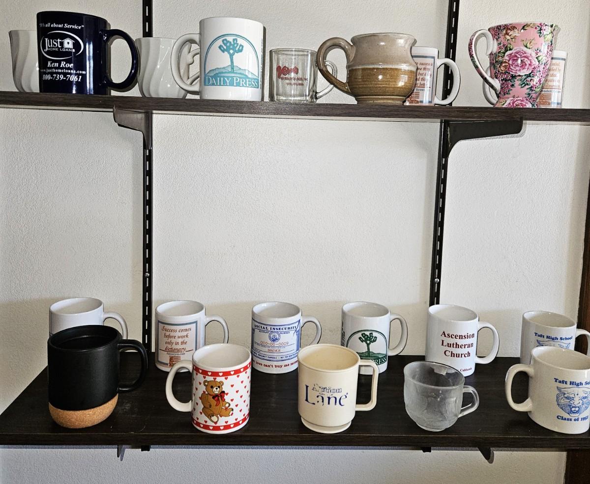 Assorted New and Vintage Coffee Mugs | EstateSales.org