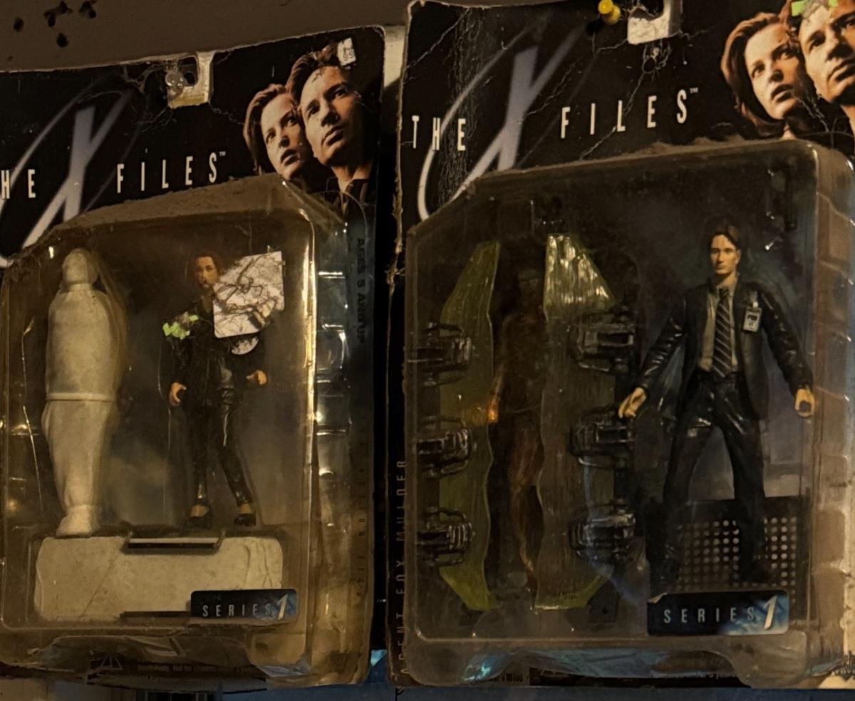 X-Files Macfarlane Toys Series 1 Agents Fox mulder And Dana Scully ...