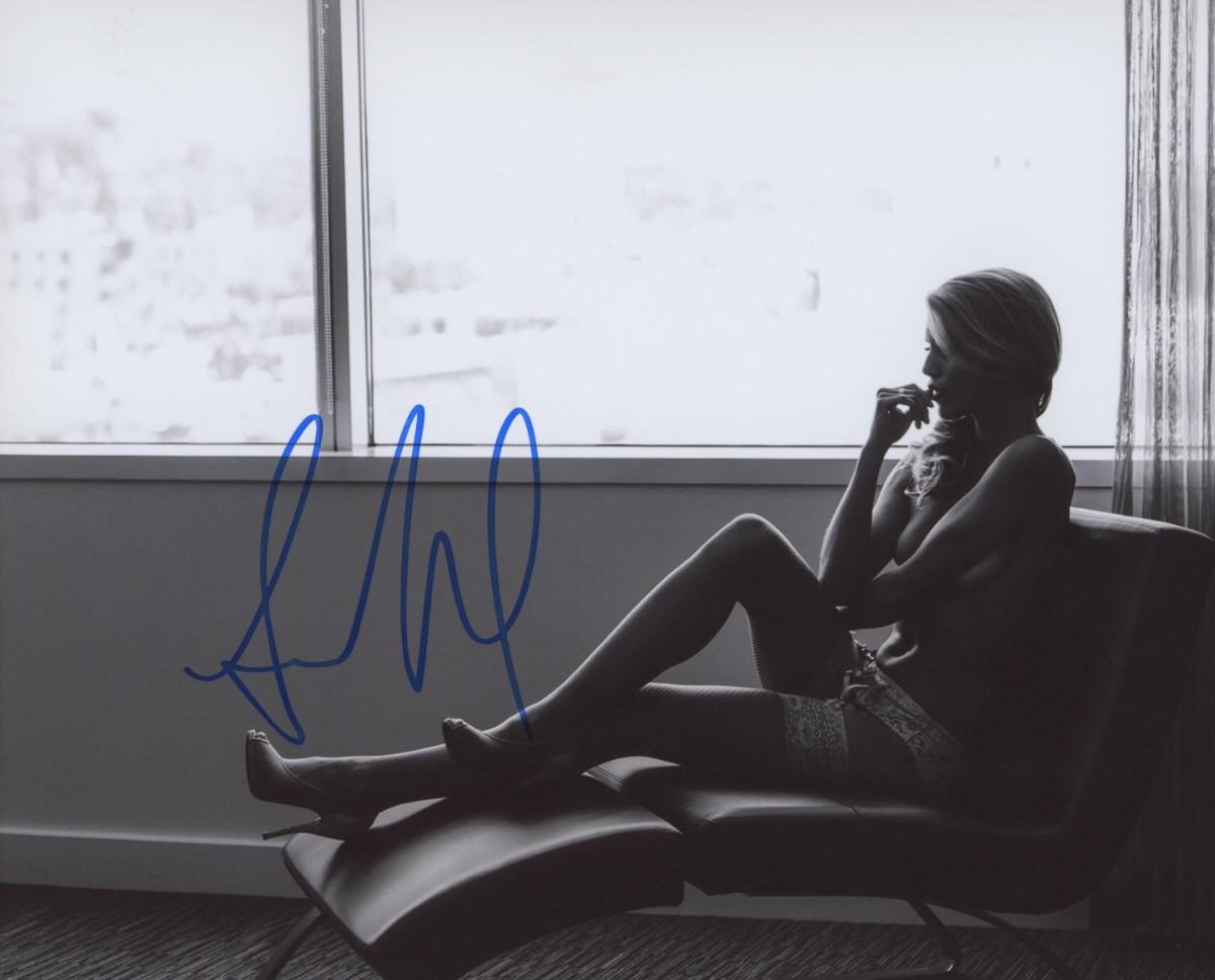 Anna Lynne McCord signed photo | EstateSales.org