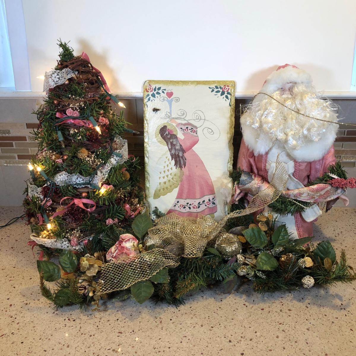 LOT 265K: Pink Christmas Collection - Lit Mini Tree, Santa Tree Topper ...
