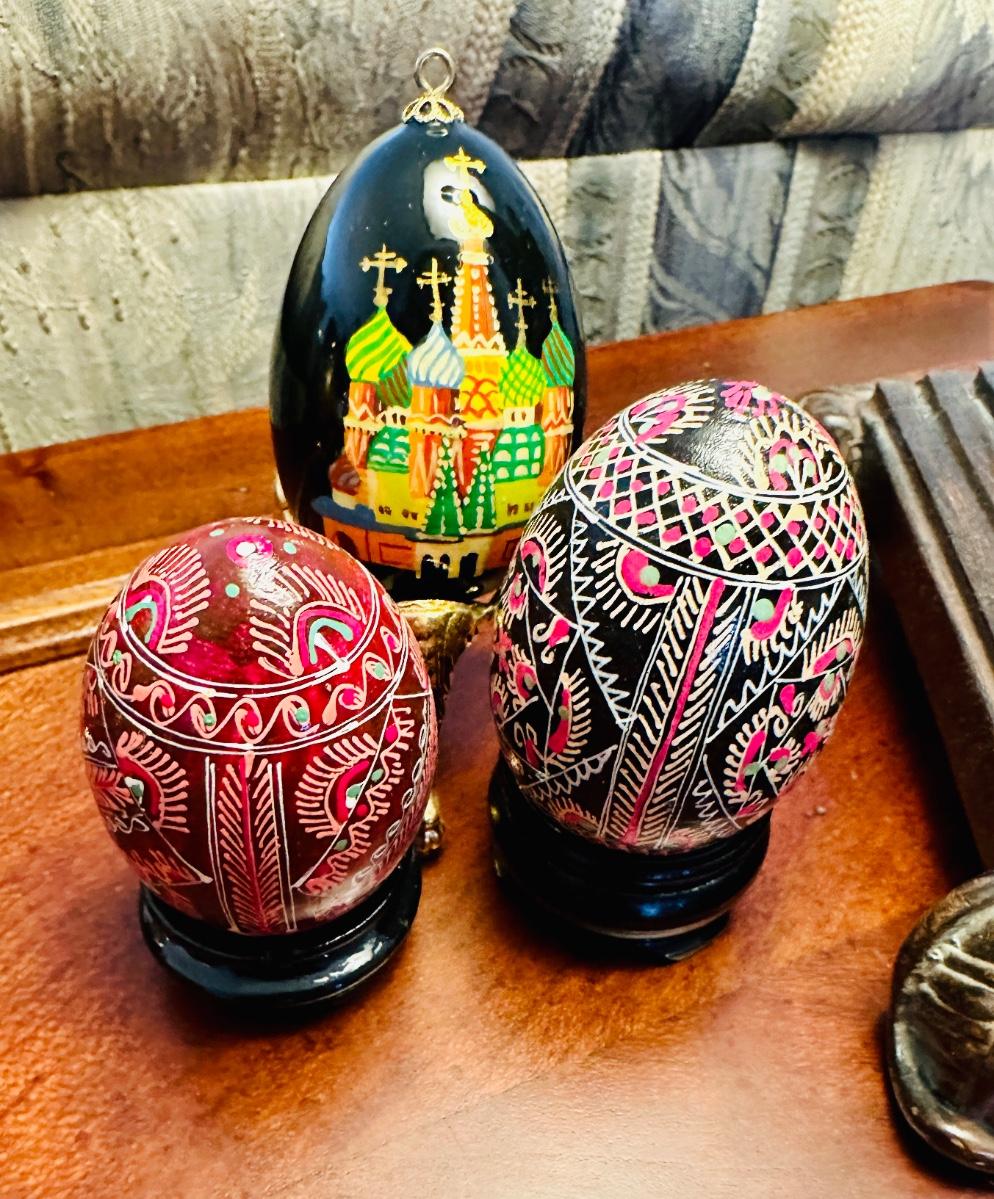 Hand painted Russian egg set of three | EstateSales.org