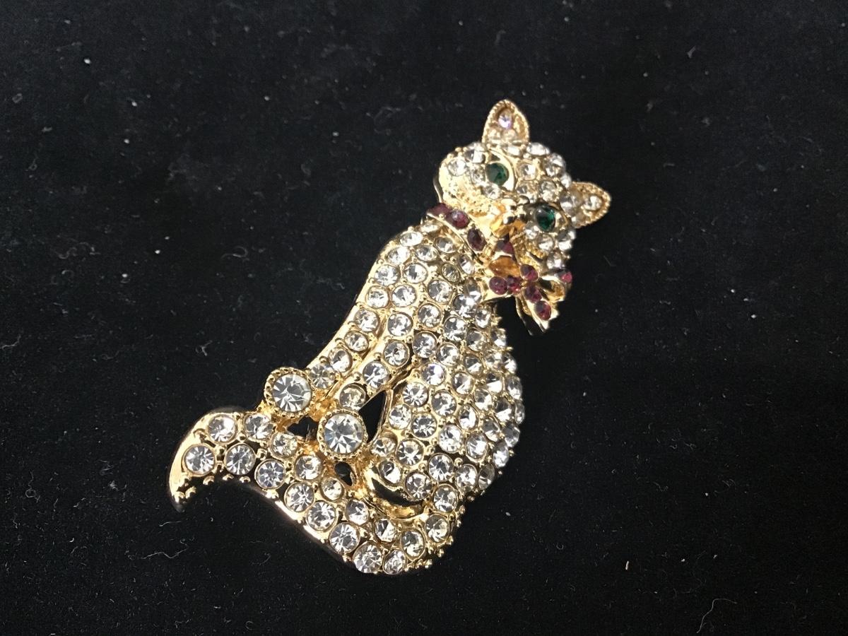 Monet Cat Brooch | EstateSales.org