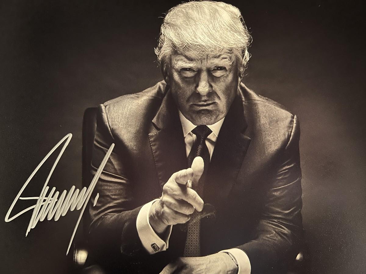 Donald Trump signed photo | EstateSales.org Donald Trump signed photo | EstateSales.org