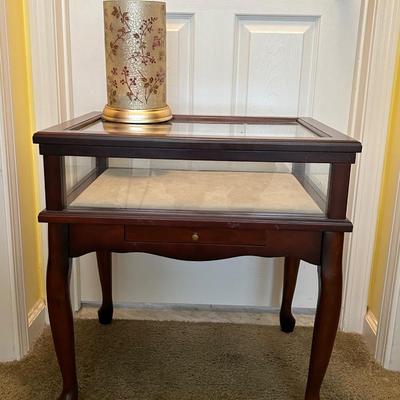LOT 21: Display End Table | EstateSales.org