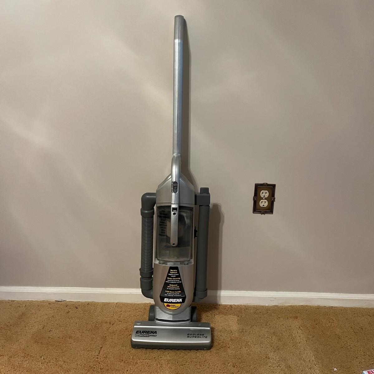 Eureka Bagless Superlite Vacuum B4 Mg