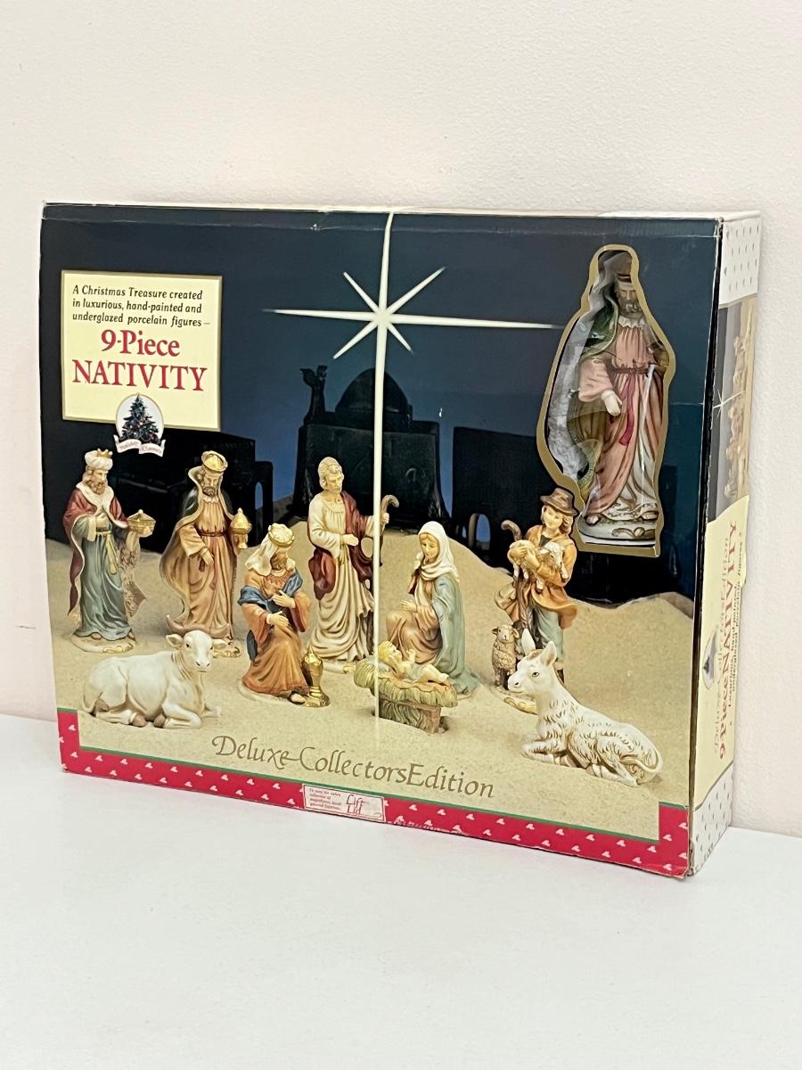 HOLIDAY CLASSICS ~ 9 Piece Deluxe Collectors Edition Porcelain Nativity ...