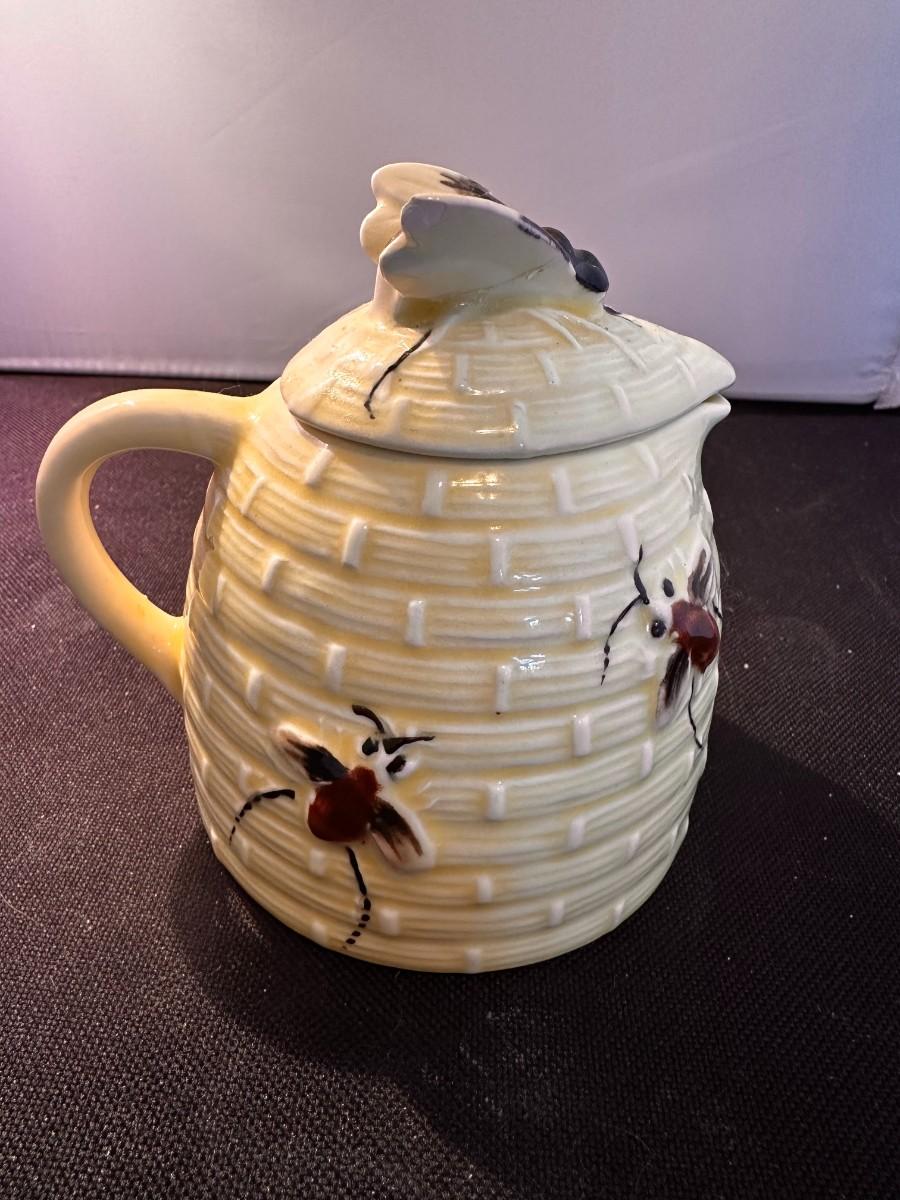 Vintage bee hive honey syrup pitcher | EstateSales.org