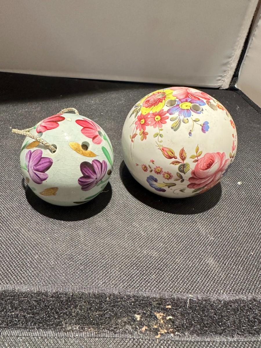 Set of Vintage Ceramic Pomander | EstateSales.org