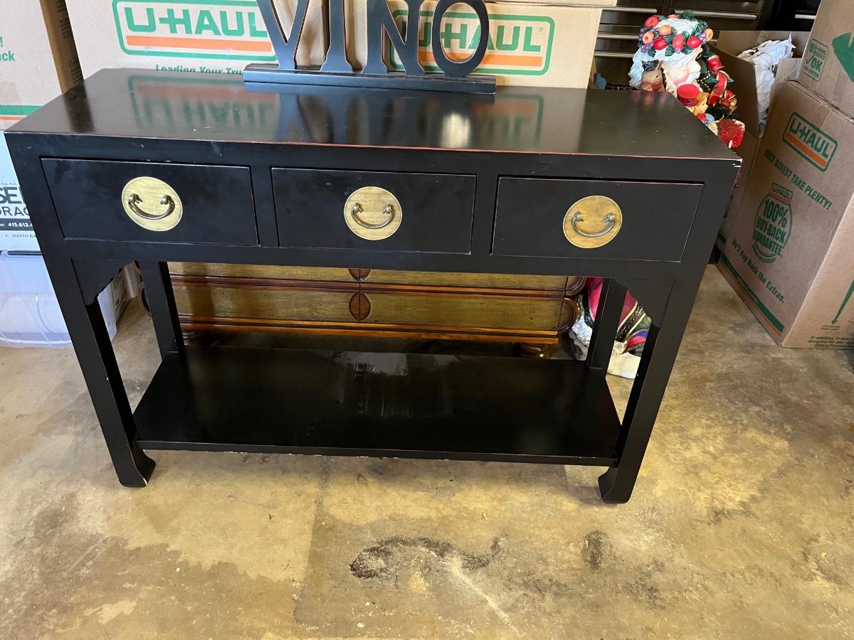 Asian style entry Table | EstateSales.org
