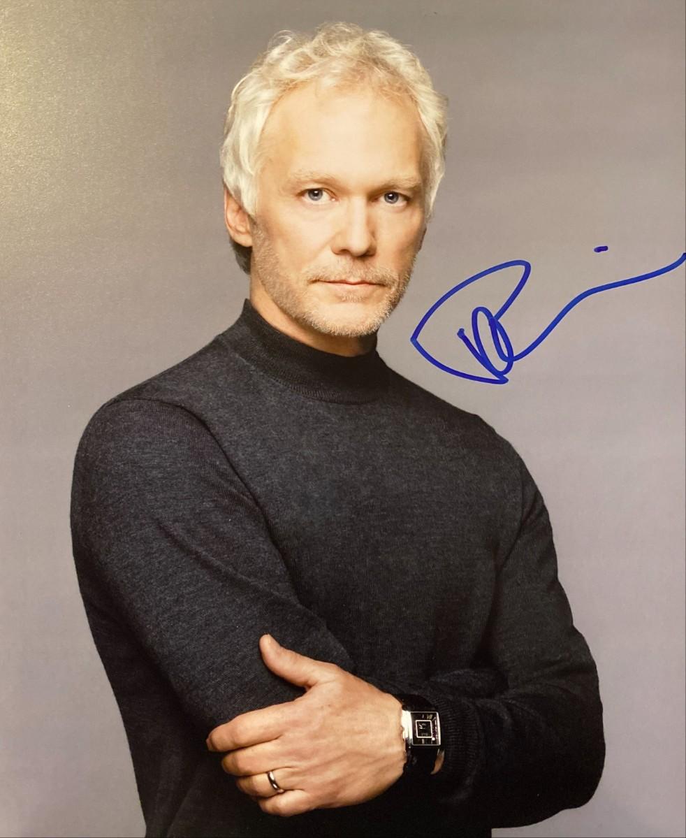 24 James Morrison signed photo | EstateSales.org