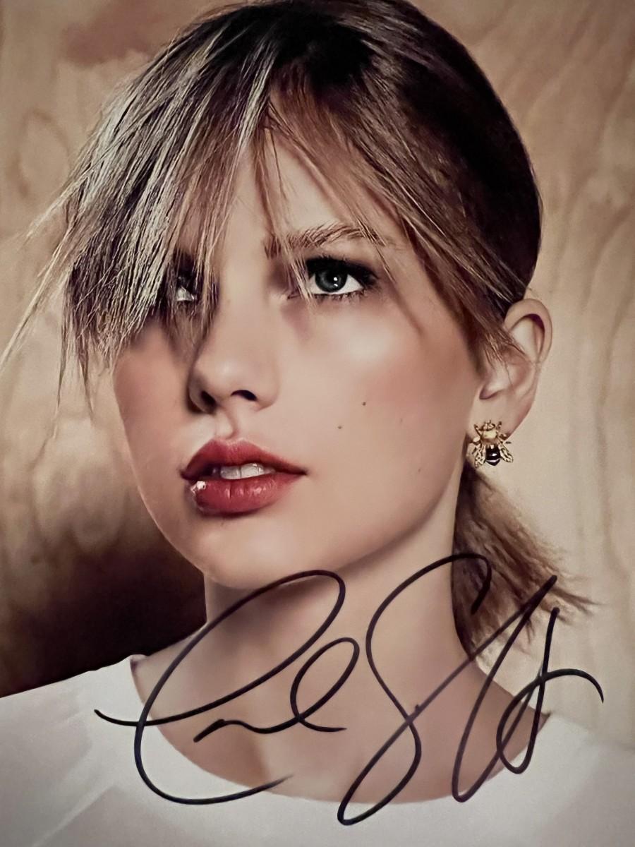 Taylor Swift signed photo | EstateSales.org