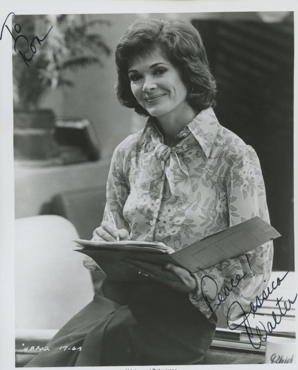 Jessica Walter signed photo | EstateSales.org