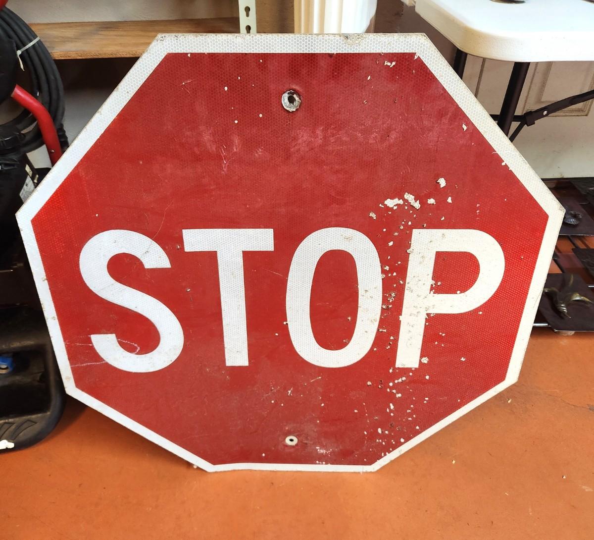 Lot #118 - Stop Sign | EstateSales.org