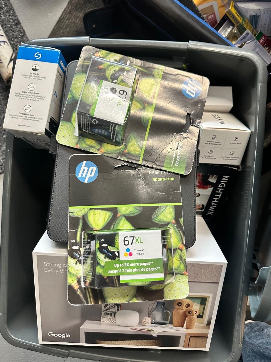 Misc office accessories | EstateSales.org