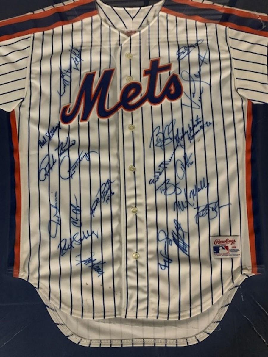 New York Mets multi signature jersey | EstateSales.org