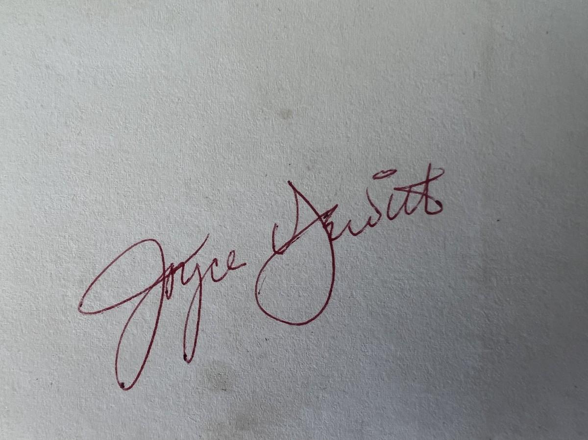 Three's Company Joyce DeWitt original signature | EstateSales.org