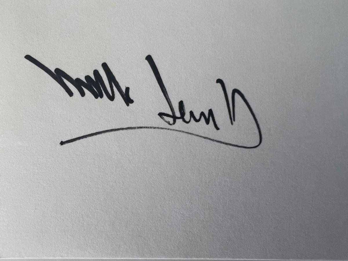 Boxing referee Mills Lane original signature | EstateSales.org