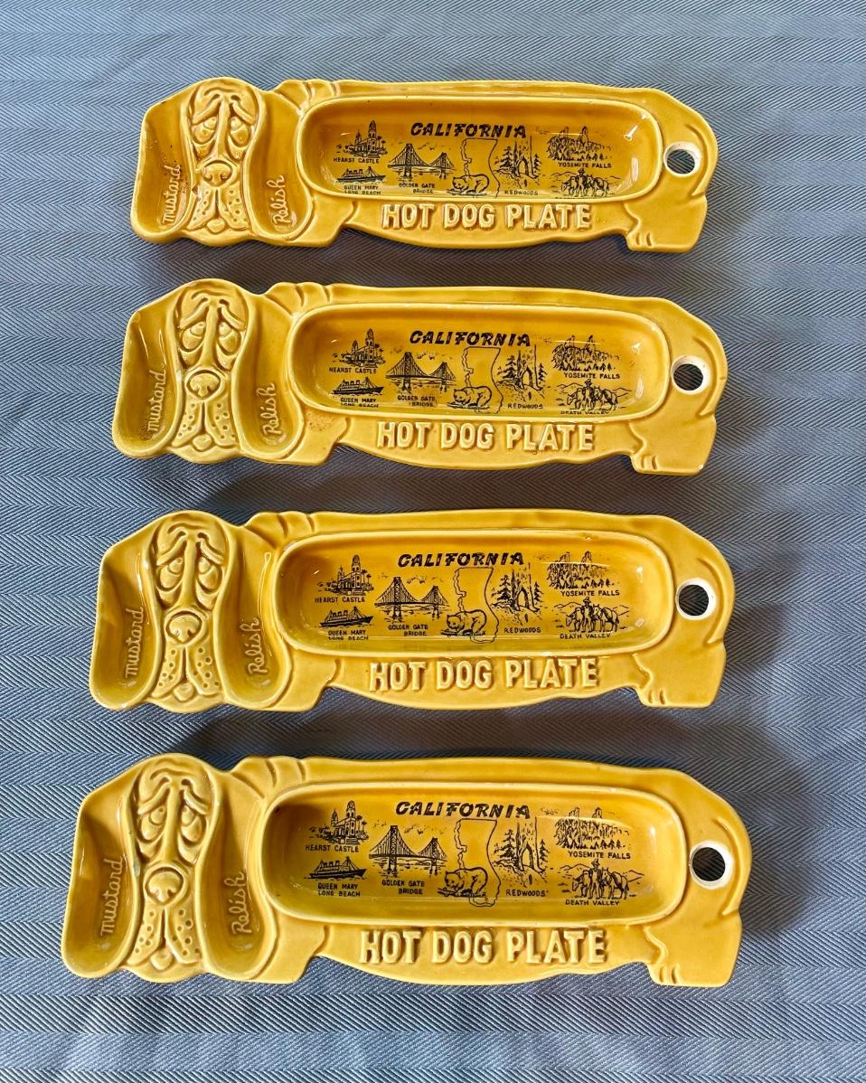 4 souvenir hot dog plates | EstateSales.org