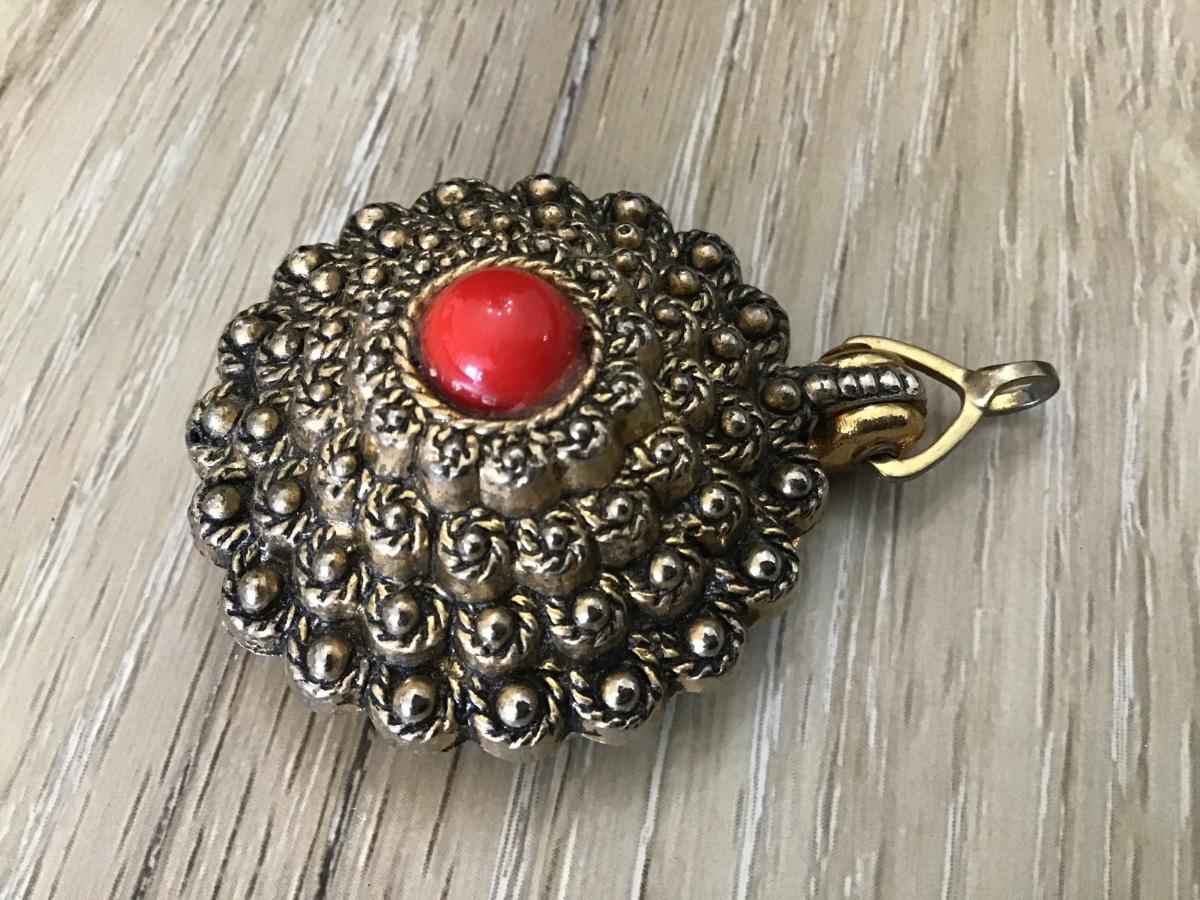 Callejero Vintage Gold Tone Mandala Perfume Locket Pendant Red Coral ...