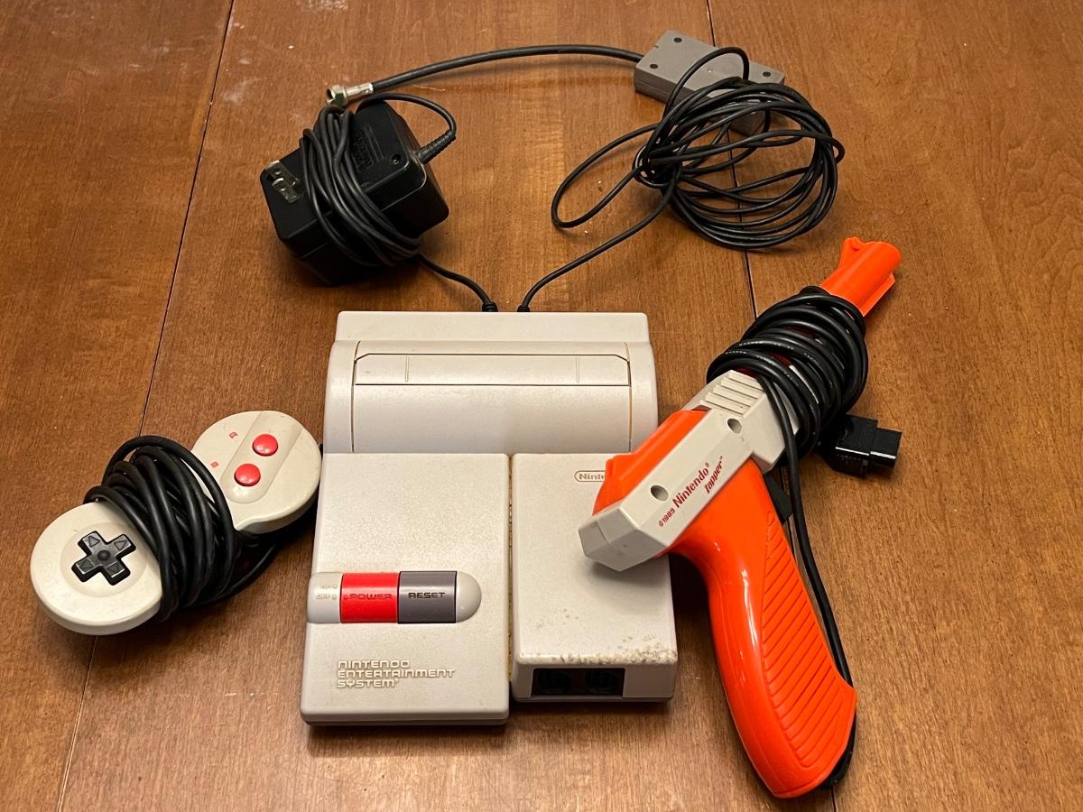 Nintendo Game Console Lot | EstateSales.org