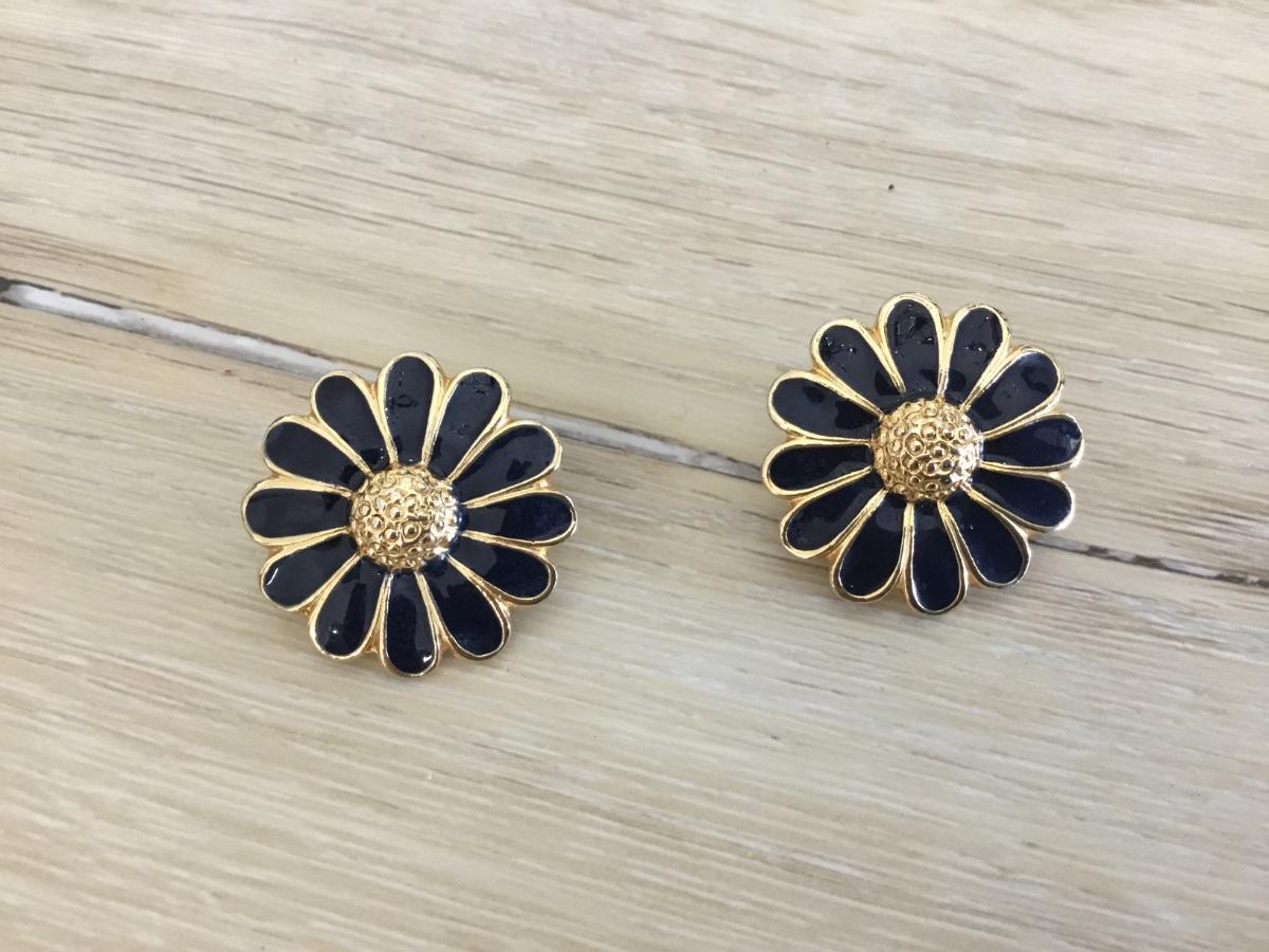 Vintage gold tone, black enamel daisy. Clip on earrings. | EstateSales.org Vintage gold tone, black enamel daisy. Clip on earrings. | EstateSales.org