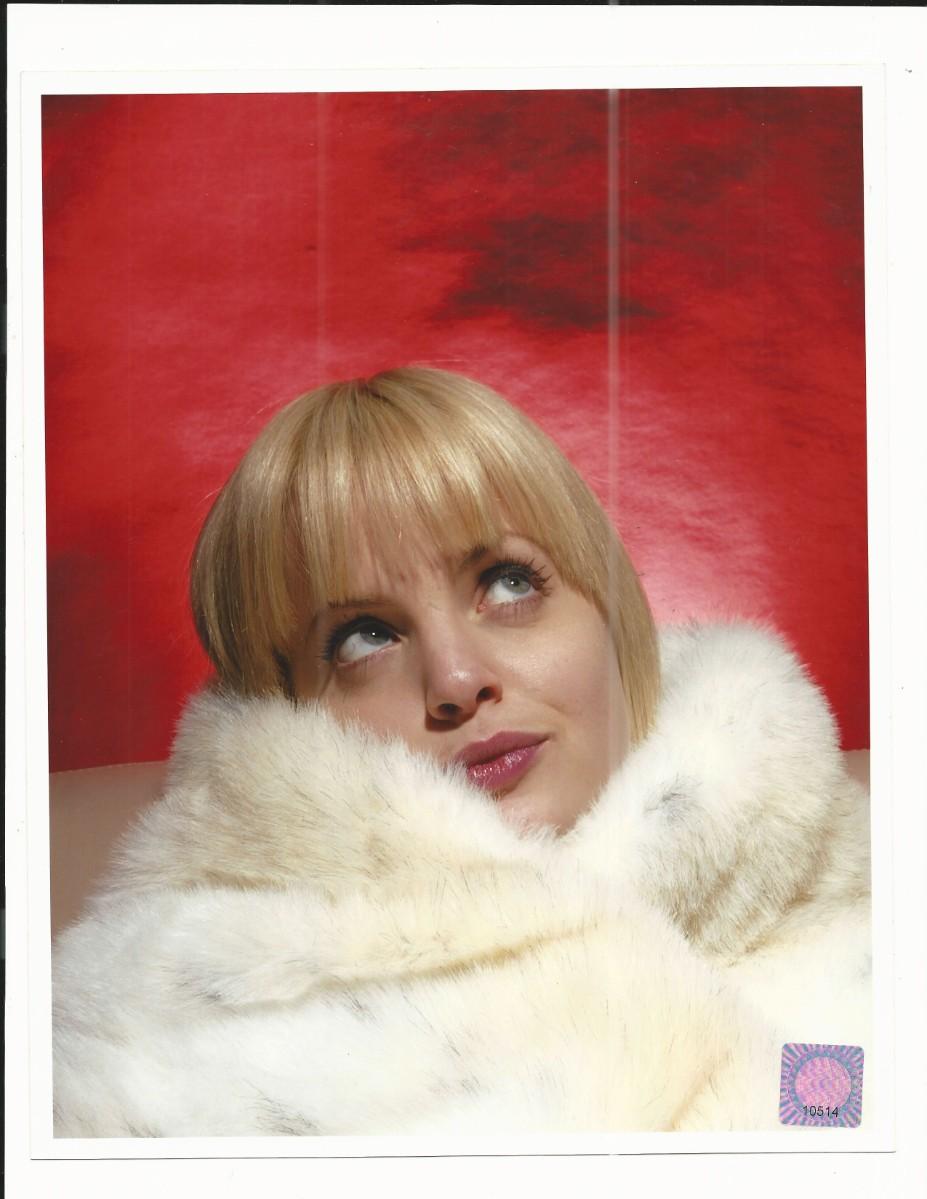 American Beauty Mena Suvari signed photo | EstateSales.org