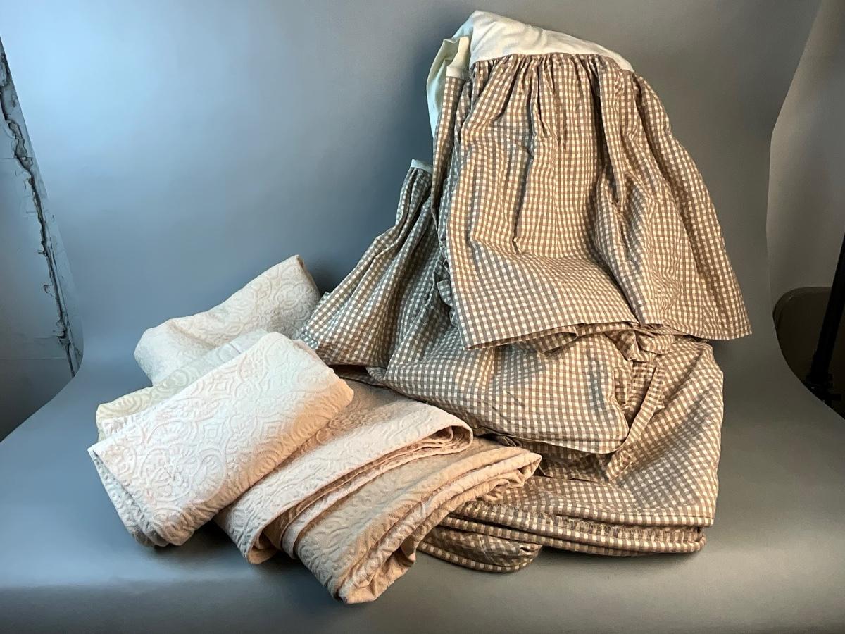 1254 Custom Made Twin Dust Ruffles with King Coverlet, Round ...