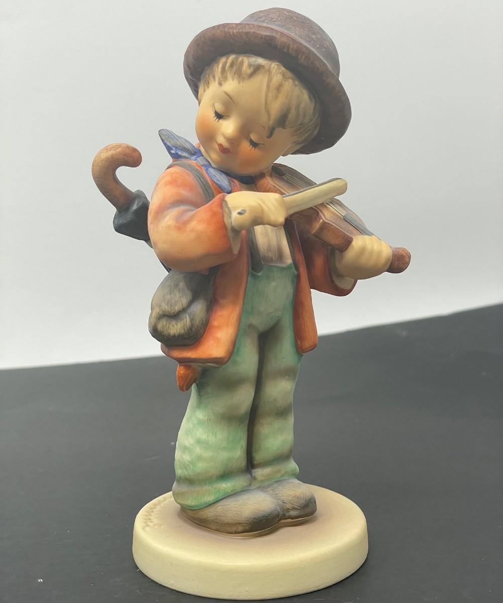 Vintage Hummel Figurine “Little Fiddler?? 2/0 #996 | EstateSales.org
